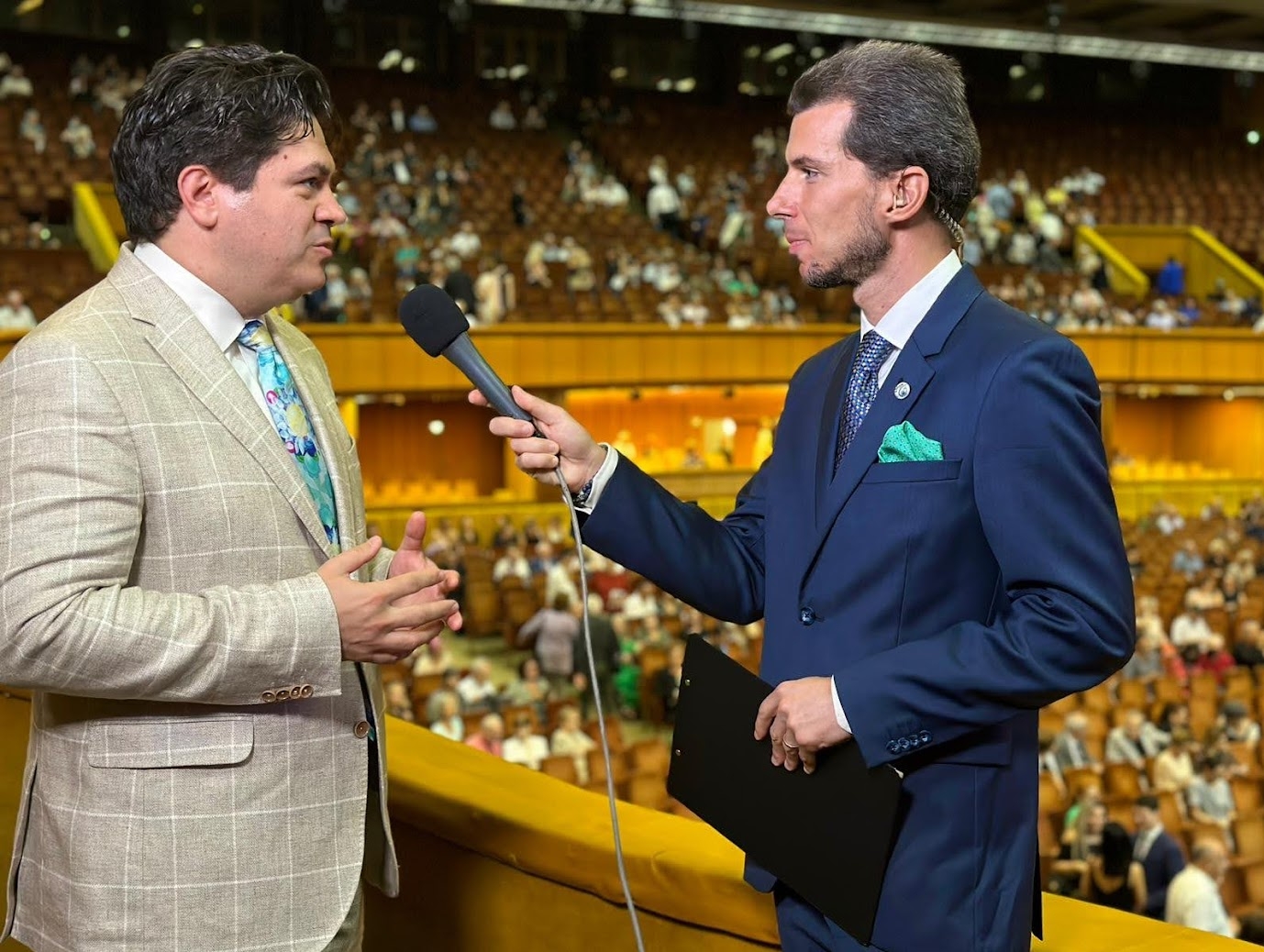 Marius Constantinescu: „Iubesc oamenii-poveste și… repovestirea poveștilor lor” | TVR.RO